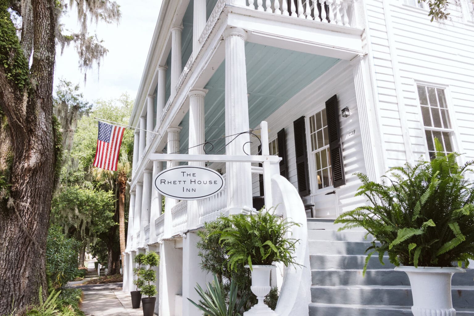 Main House Accommodations - Rhett House Inn